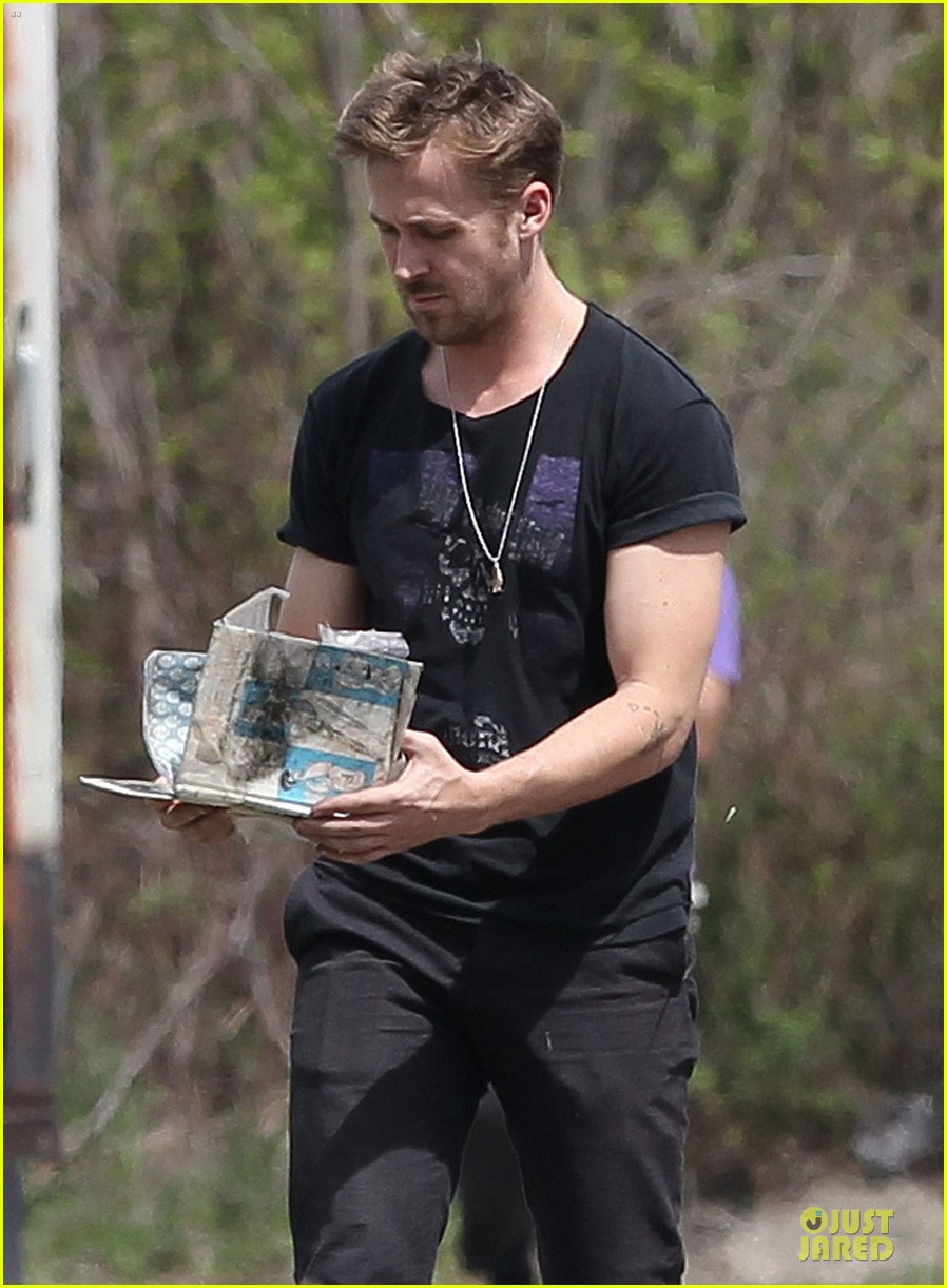 Ryan Gosling: Bulging Biceps on 'How to Catch a Monster' Set!: Photo ...
