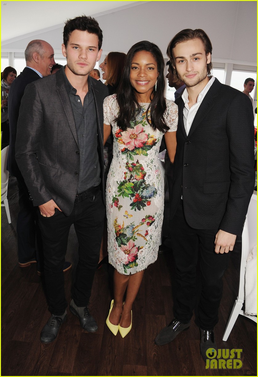 Naomie Harris & Jeremy Irvine Meet Prince William at Polo Event: Photo ...