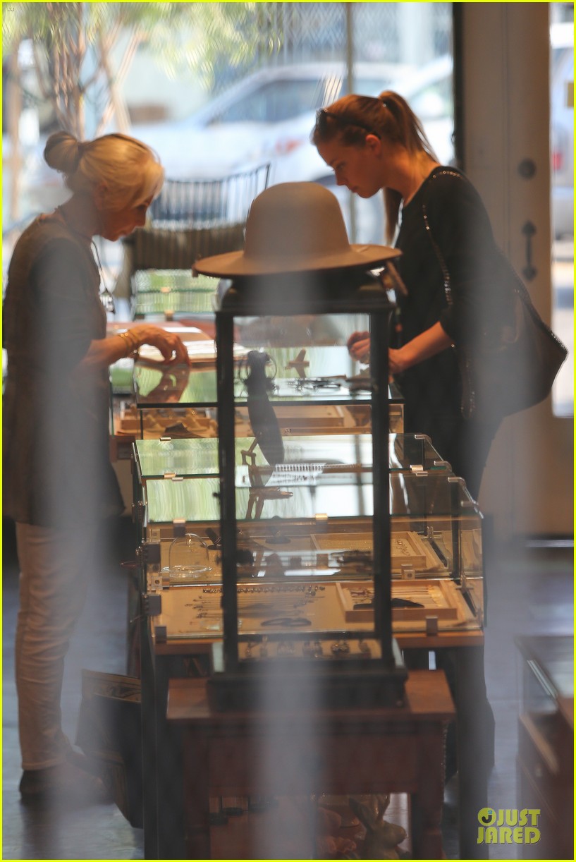 Amber Heard: New Stone Age Store Stop!: Photo 2861644 | Amber Heard ...