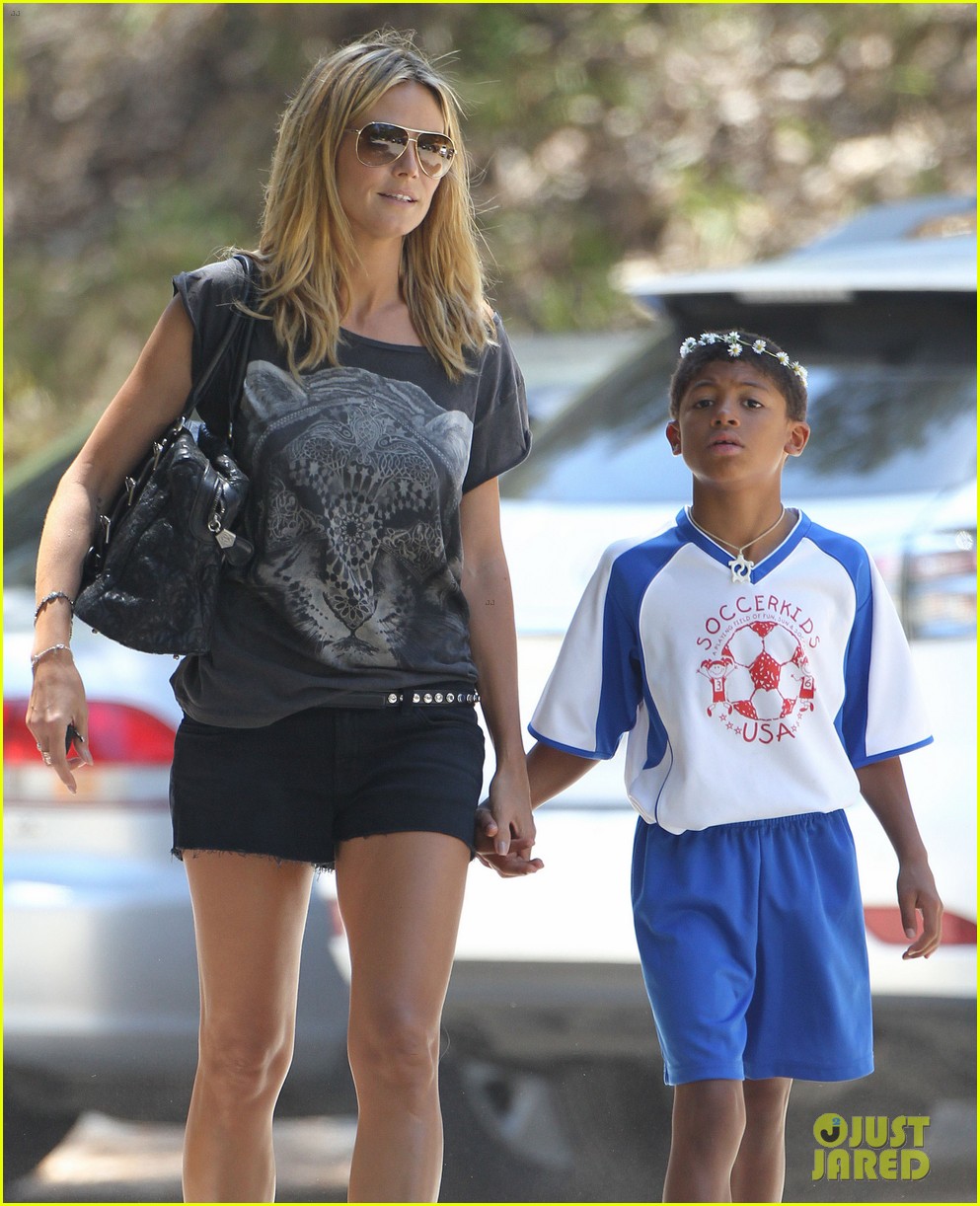 Heidi Klum: Poolside Bikini Babe on Mother's Day: Photo 2869286 ...