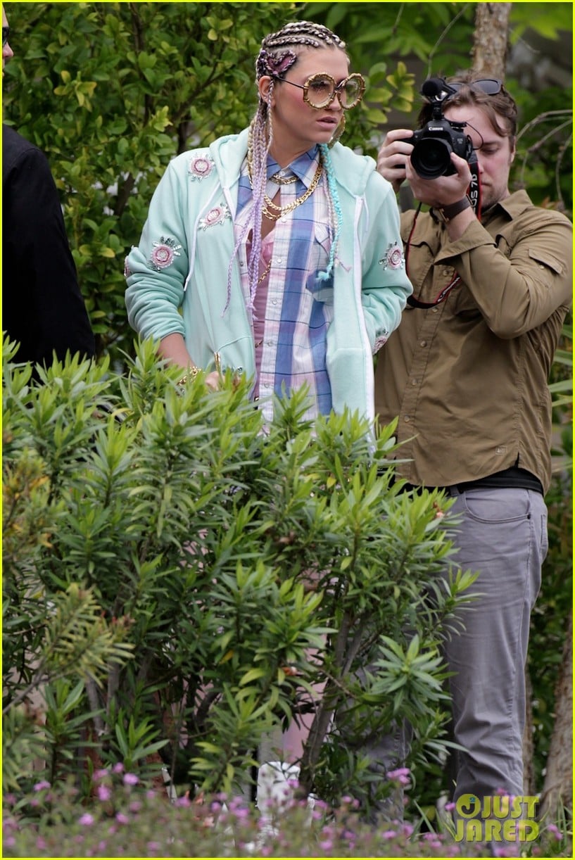 Ke$ha: Cornrows on 'Crazy Kids' Music Video Set!: Photo 2867465 | Kesha ...