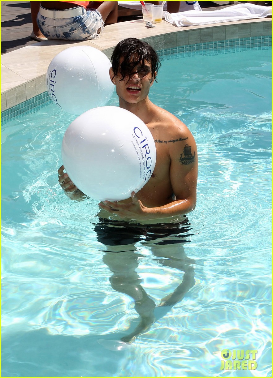 Glee's Samuel Larsen Cuts Off Dreadlocks, Goes Shirtless!: Photo 2878331 | Shirtless Photos ...