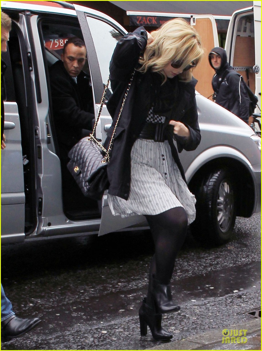 Demi Lovato: 'Demi' London Signing!: Photo 2879647 | Demi Lovato Photos ...