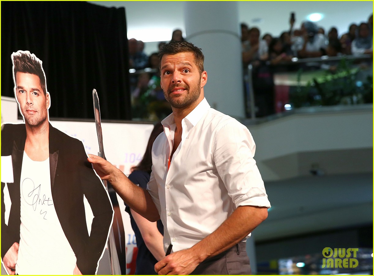 Ricky Martin Meets Fans at Greatest Hits Event in Australia: Photo ...