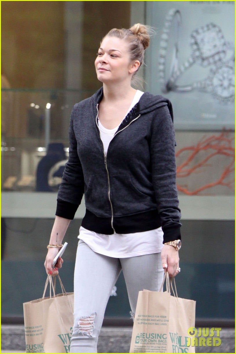 LeAnn Rimes Weight Lifts Her Grocery Bags in Toronto!: Photo 2867860 ...