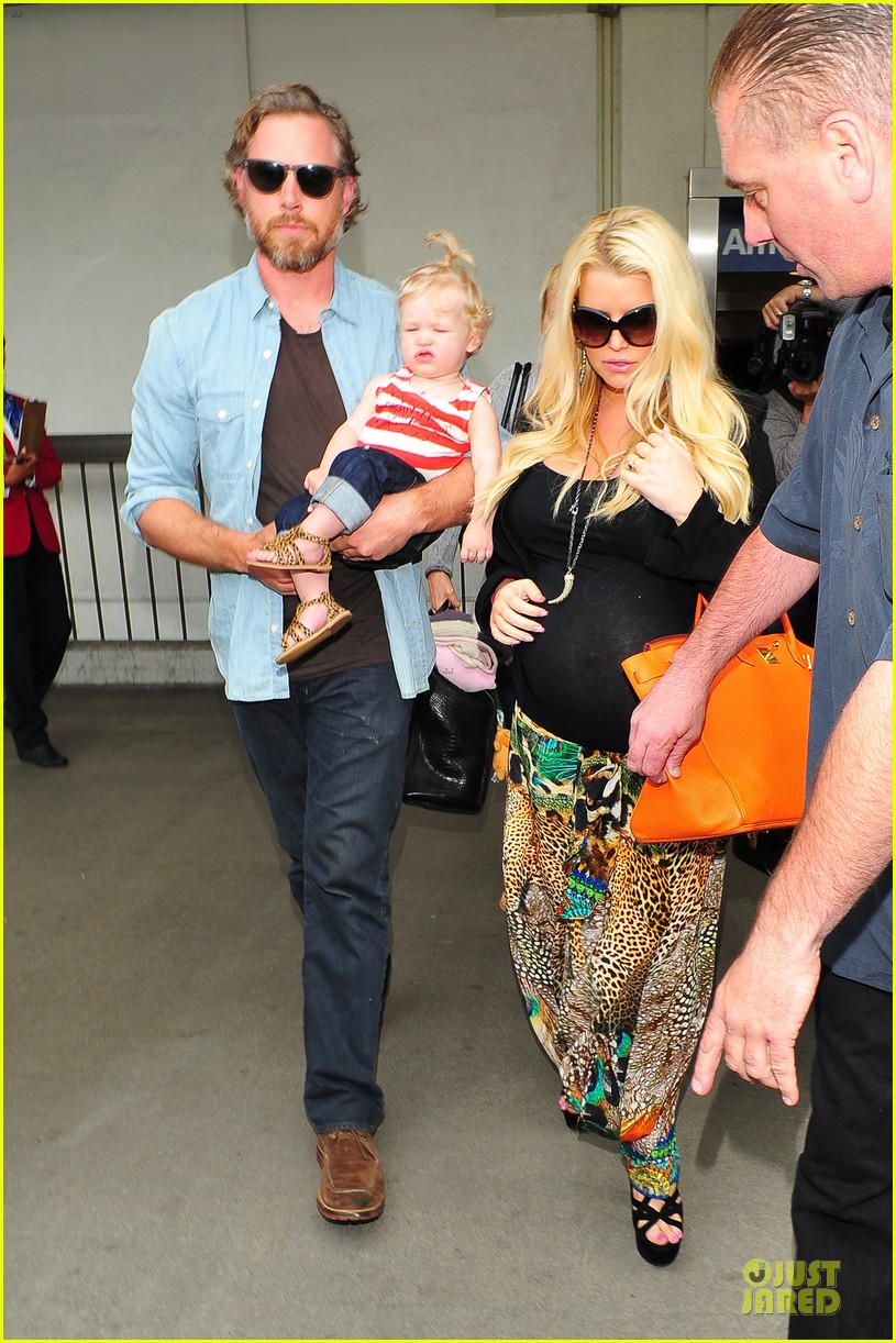 Jessica Simpson: Baby Bumpin' LAX Return!: Photo 2864478 | Celebrity ...