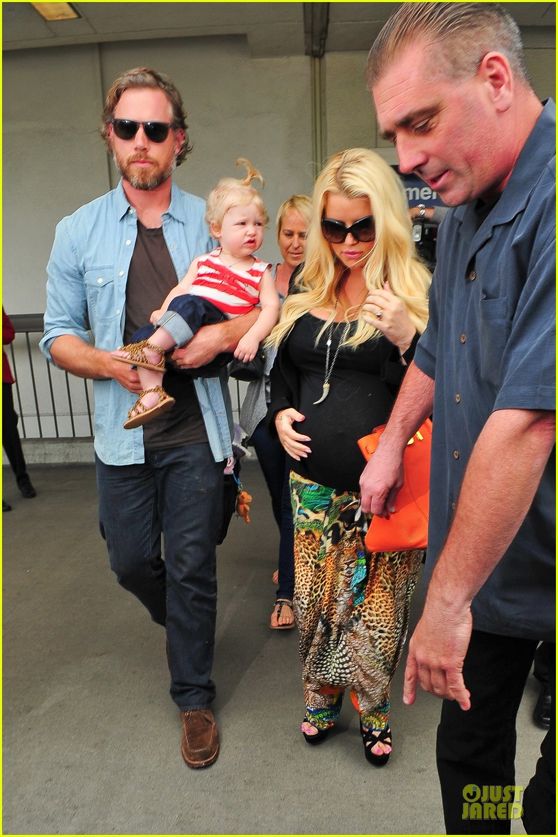 Jessica Simpson: Baby Bumpin' LAX Return!: Photo 2864481 | Celebrity ...