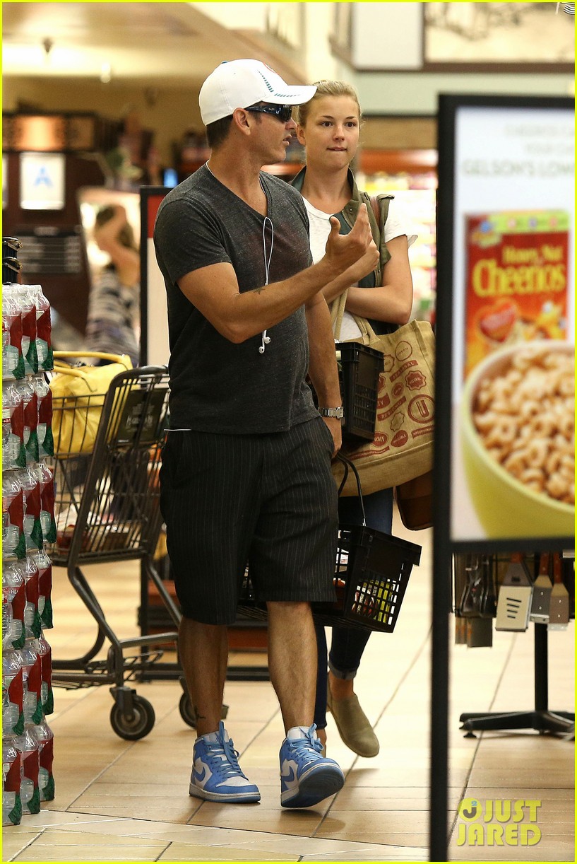 Emily VanCamp: Back from Philippines Beach Vacation!: Photo 2880612 ...