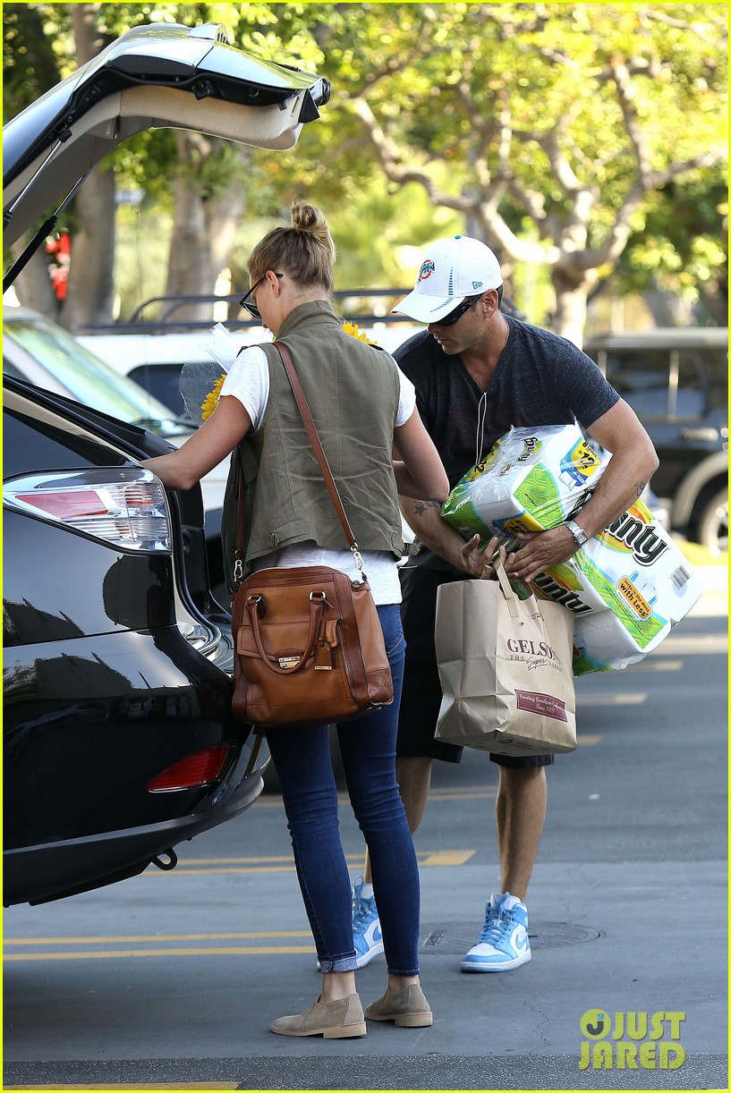 Emily VanCamp: Back from Philippines Beach Vacation!: Photo 2880622 ...