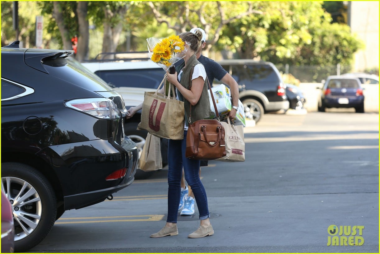 Emily VanCamp: Back from Philippines Beach Vacation!: Photo 2880626 ...