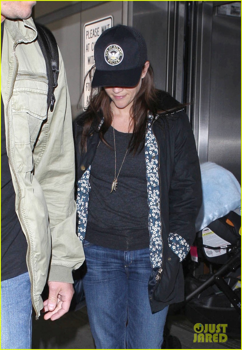 Reese Witherspoon: Atlanta Police Hat at LAX Airport!: Photo 2863837 ...