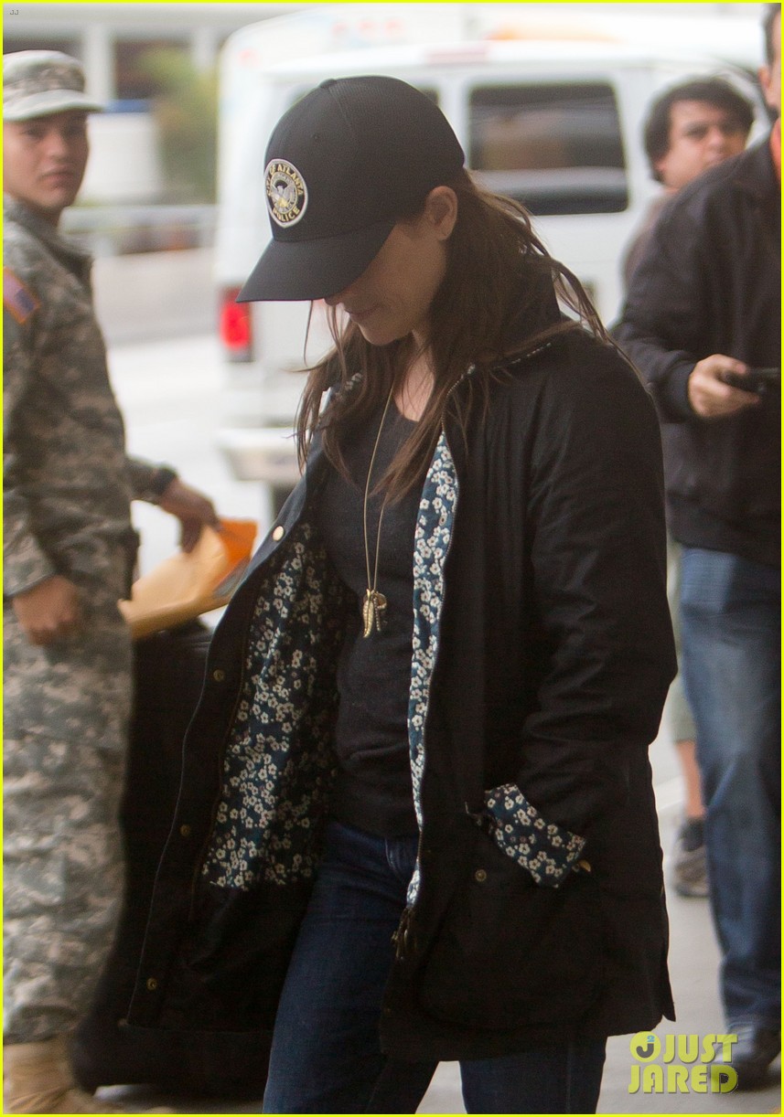 Reese Witherspoon: Atlanta Police Hat at LAX Airport!: Photo 2863853 ...