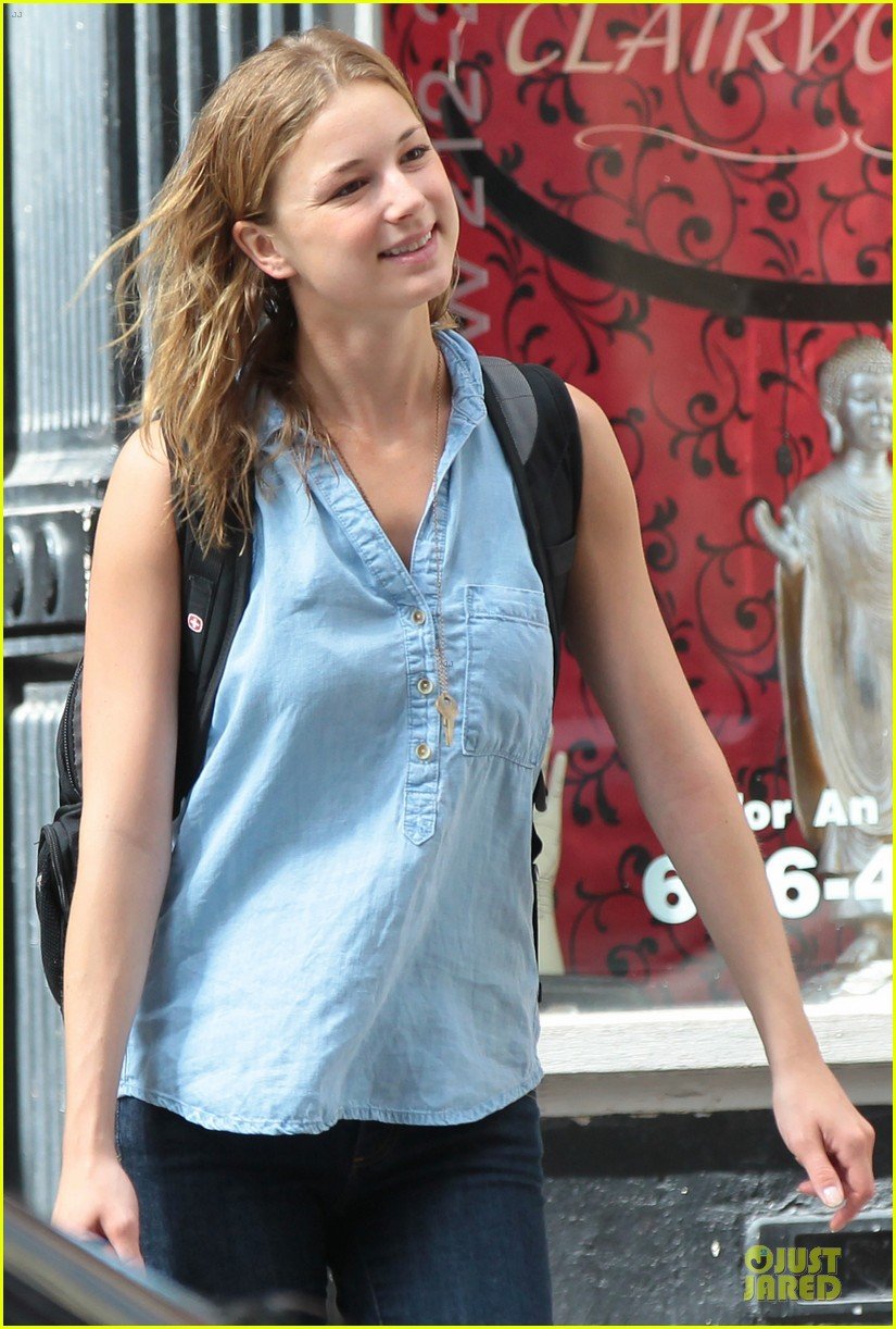 Josh Bowman Grabs Lunch, Emily VanCamp Smiles in NYC!: Photo 2899152 ...