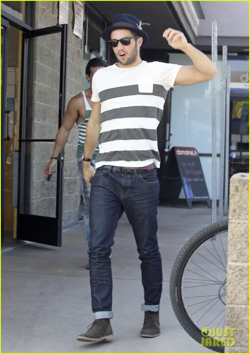 Josh Bowman & Stephen Amell - MuchMusic Video Awards 2013: Photo ...