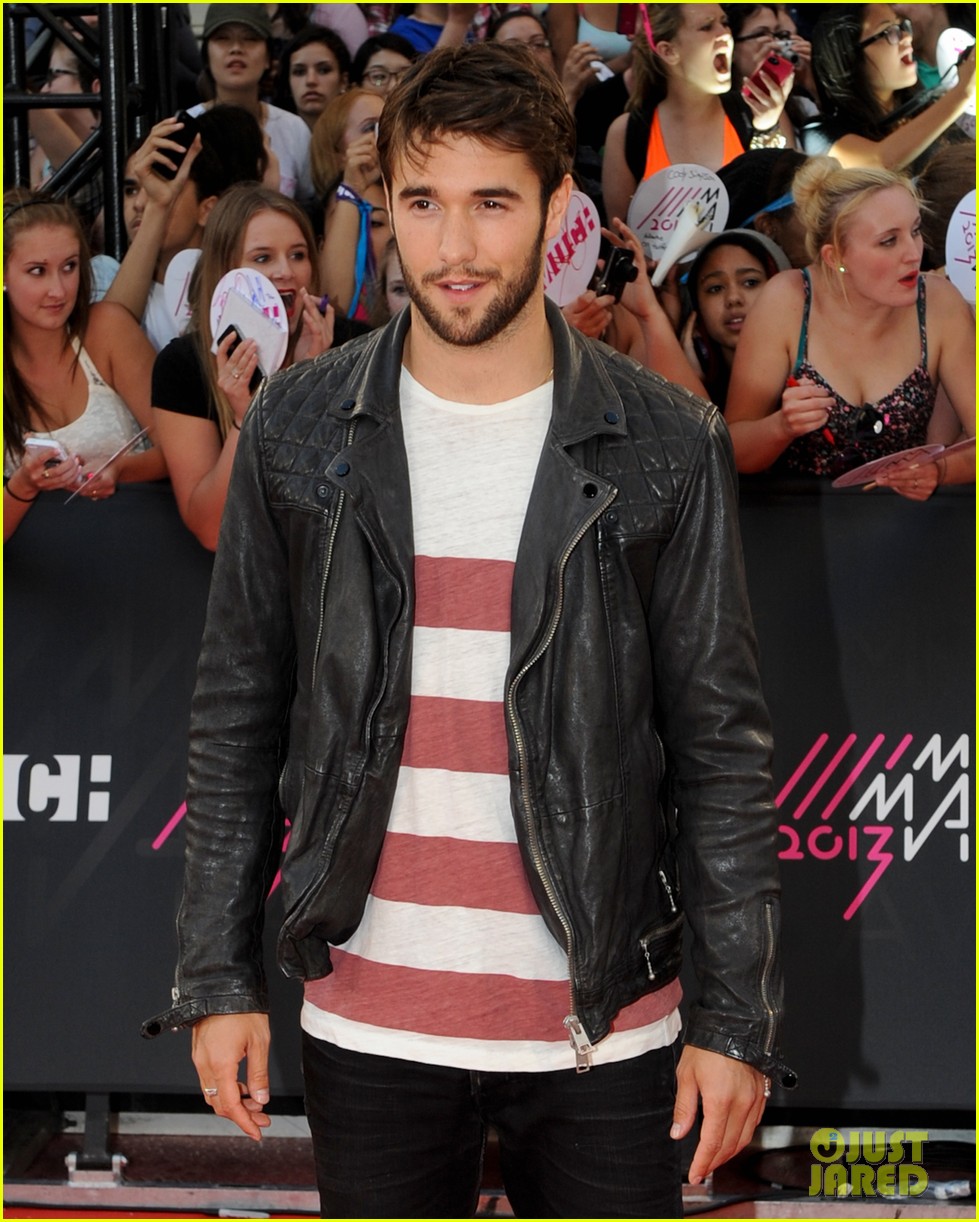 Josh Bowman & Stephen Amell - MuchMusic Video Awards 2013: Photo ...