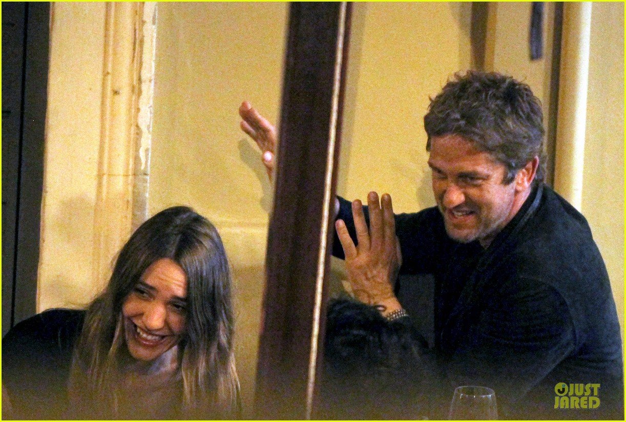 Gerard Butler: Italian Dinner with Friends!: Photo 2898550 | Gerard ...