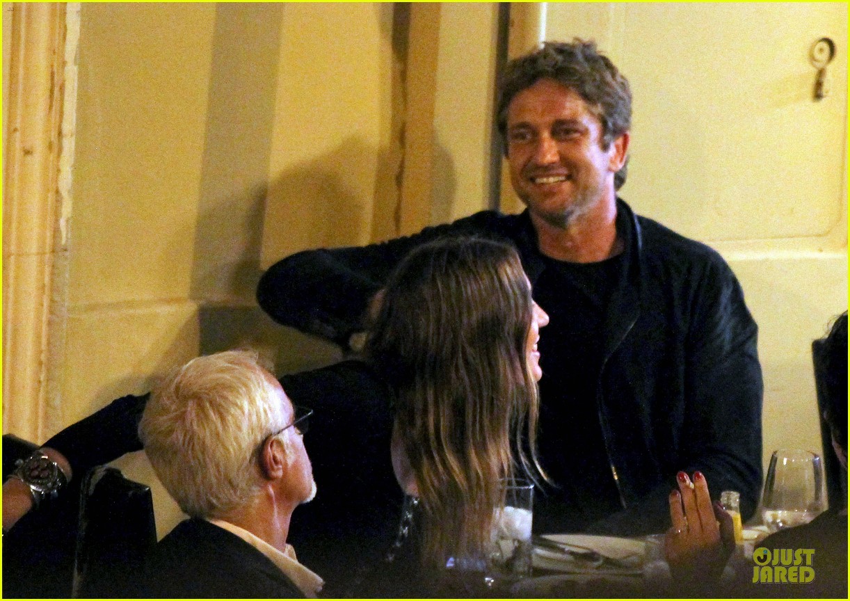 Gerard Butler: Italian Dinner with Friends!: Photo 2898551 | Gerard ...