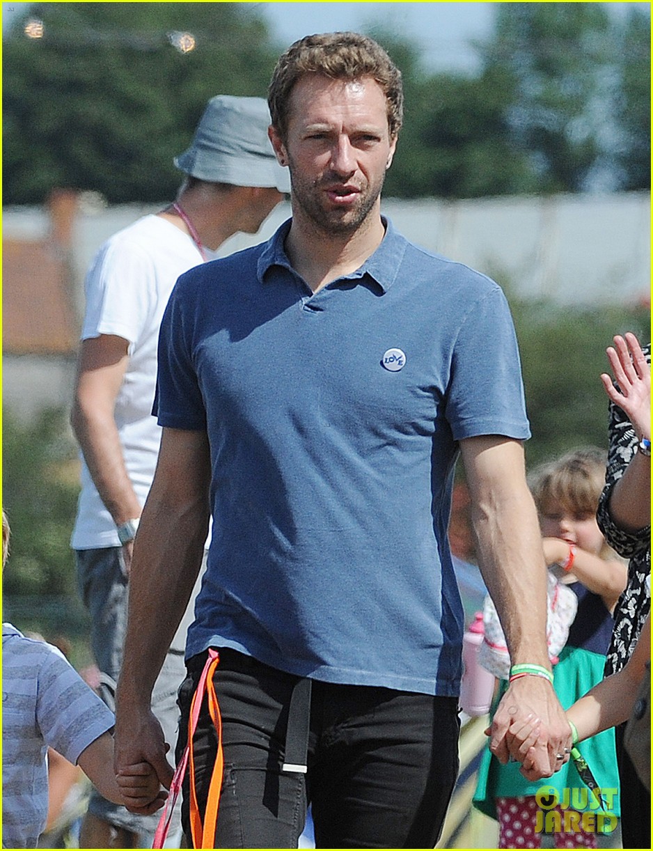 Chris Martin: Glastonbury Festival with Apple & Moses!: Photo 2901191 ...