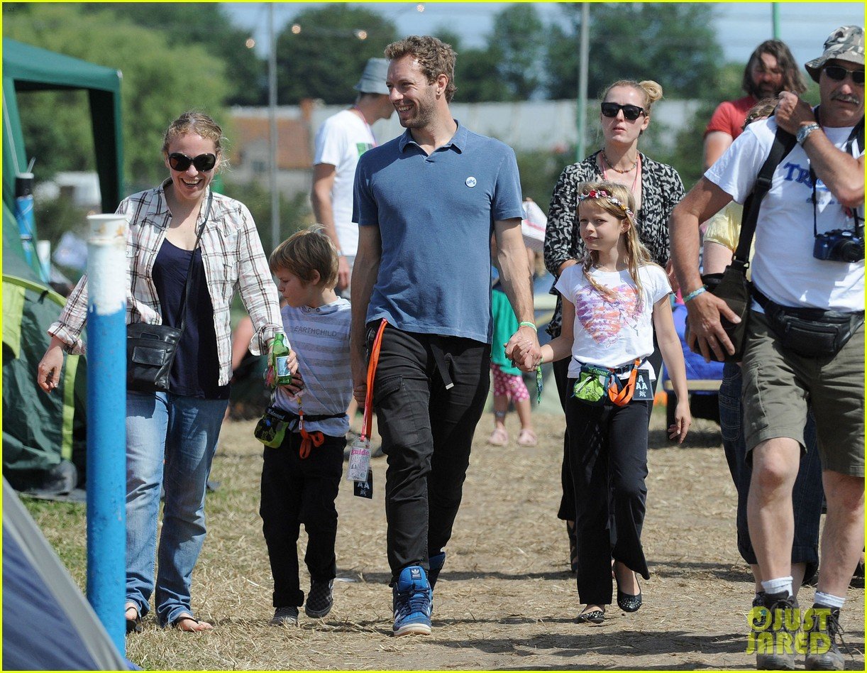 Chris Martin: Glastonbury Festival with Apple & Moses!: Photo 2901198 ...