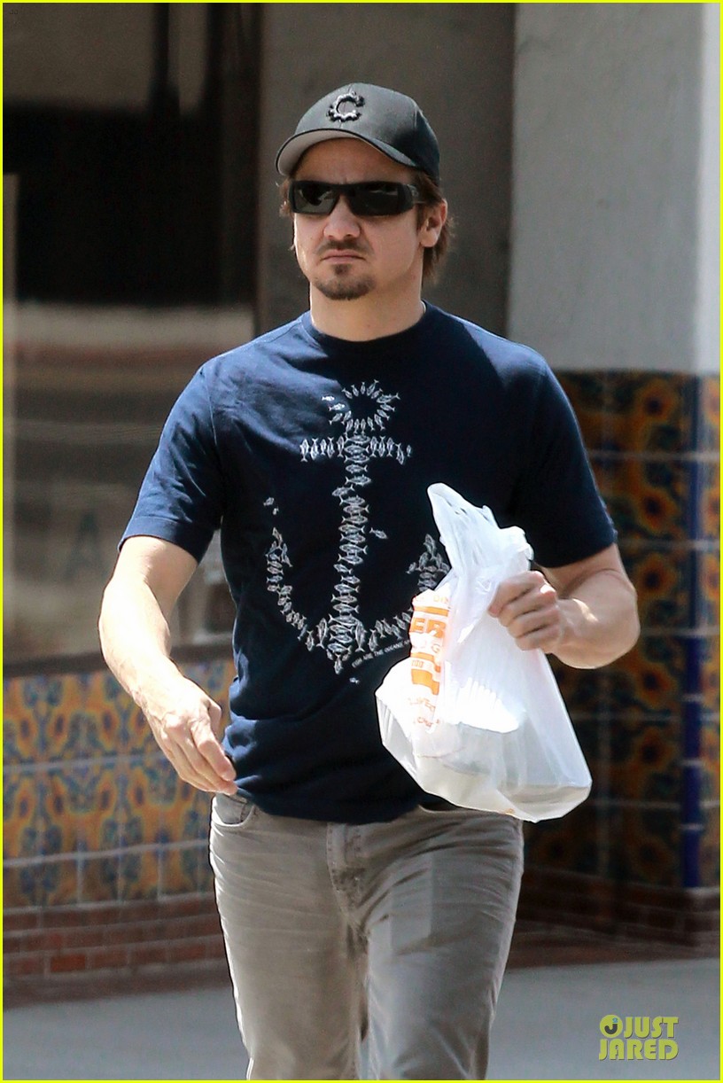 Tom Cruise & Jeremy Renner: Sunset Towers Hotel Dinner Duo!: Photo ...