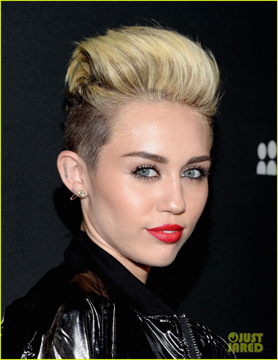 Miley Cyrus: Sweatpants & Jeans Combo at MySpace Event!: Photo 2890284 ...
