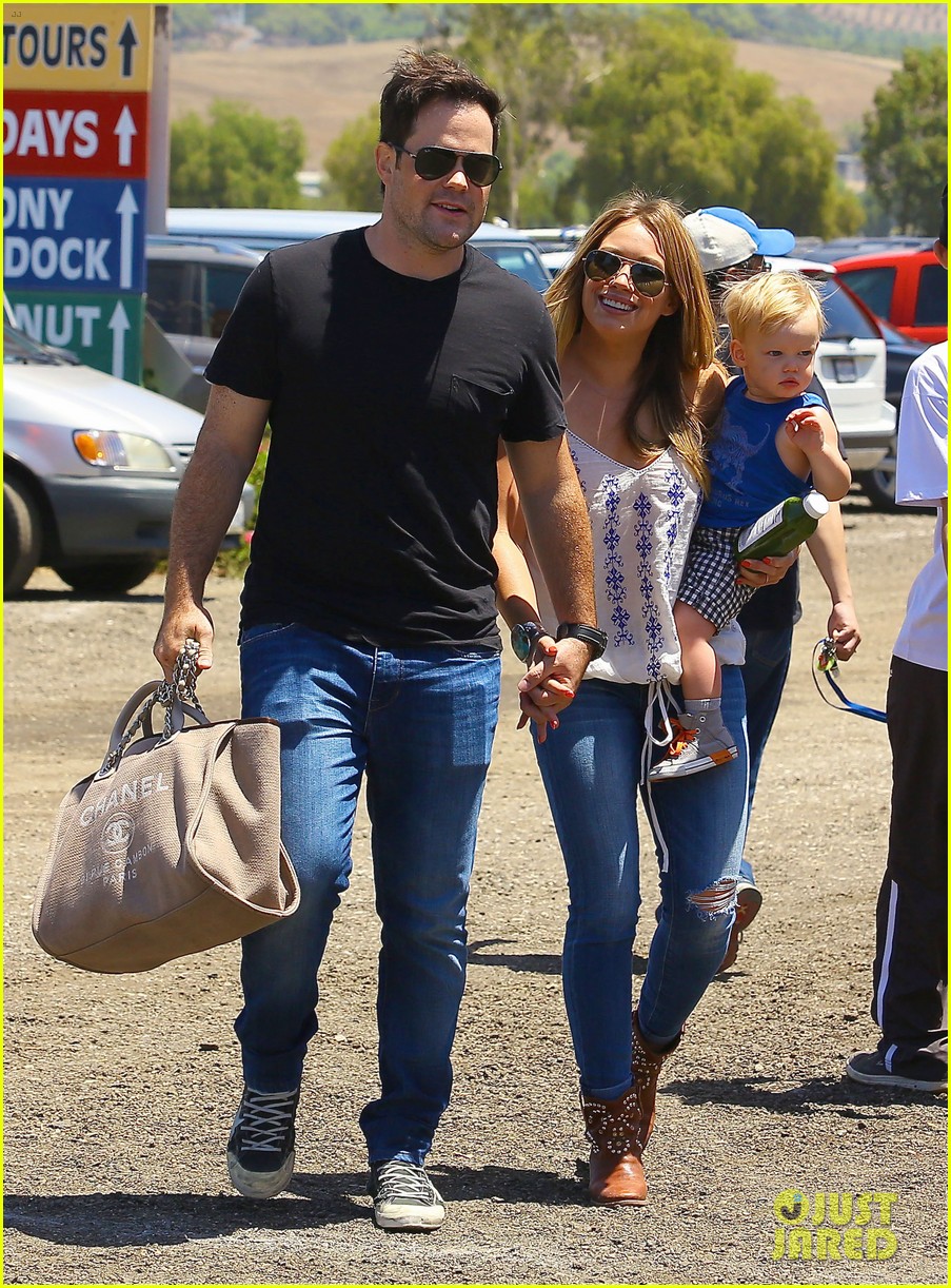 Hilary Duff: Family Farm Fun with Sister Haylie: Photo 2896822 ...