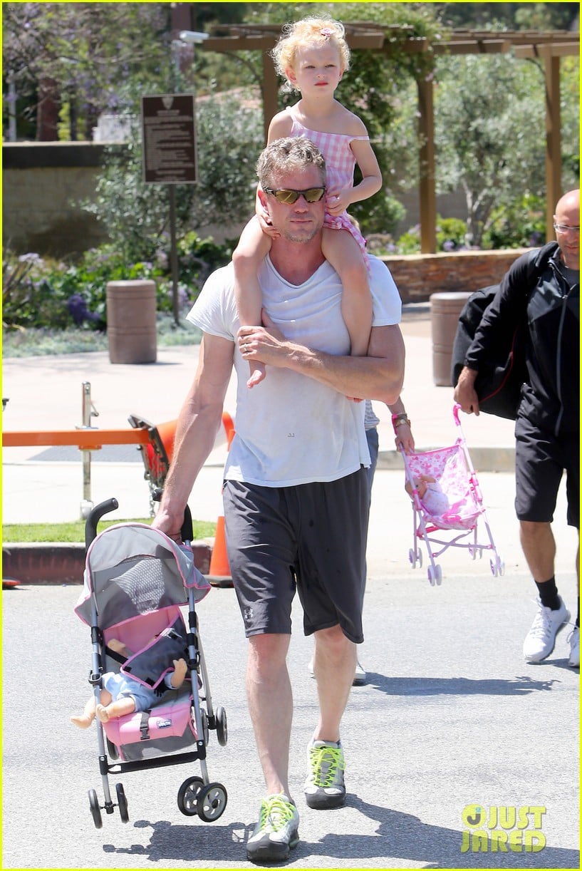 Eric Dane: Push-Ups with Daughter Billie!: Photo 2897050 | Billie Dane ...