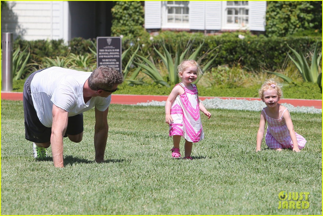 Eric Dane: Push-Ups with Daughter Billie!: Photo 2897084 | Billie Dane ...