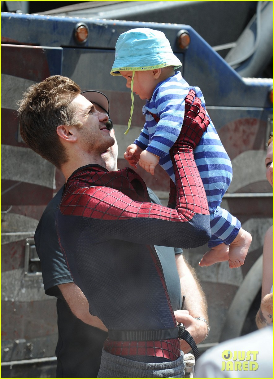 Andrew Garfield Plays with Kids on 'Amazing Spider-Man 2' Set: Photo ...