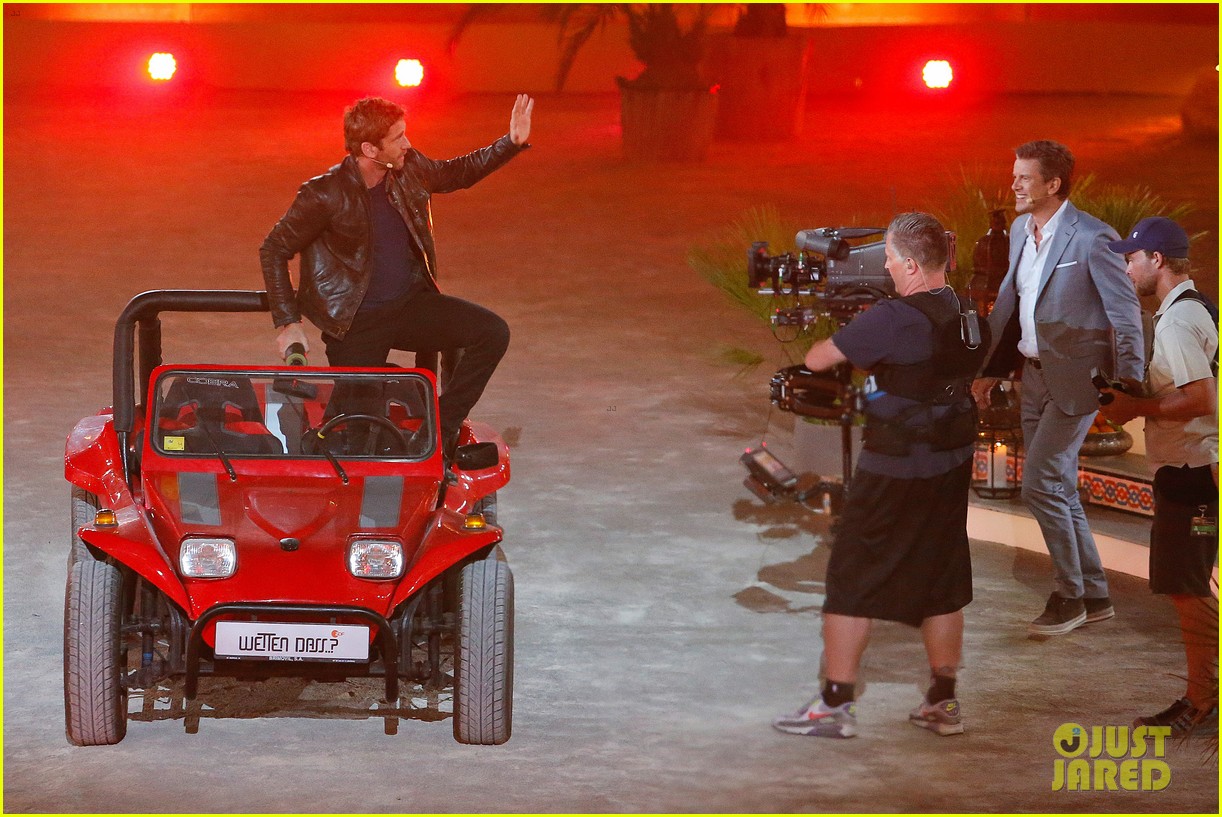 Gerard Butler Puts Ice Down His Pants on German TV Show!: Photo 2887688 ...