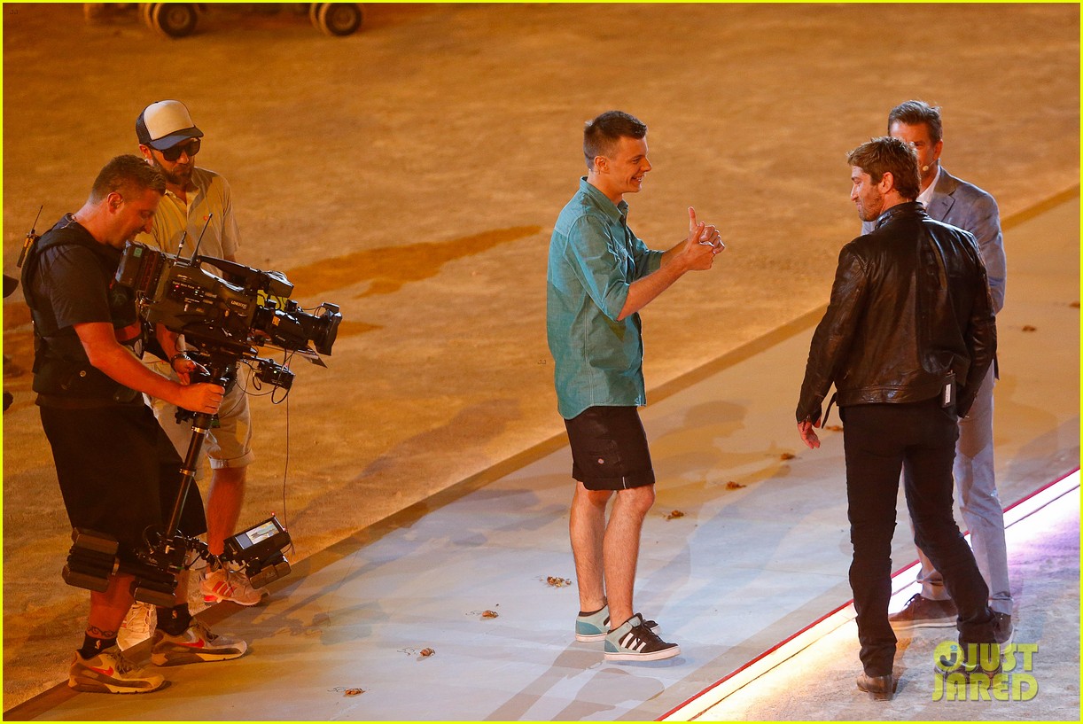 Gerard Butler Puts Ice Down His Pants on German TV Show!: Photo 2887703 ...