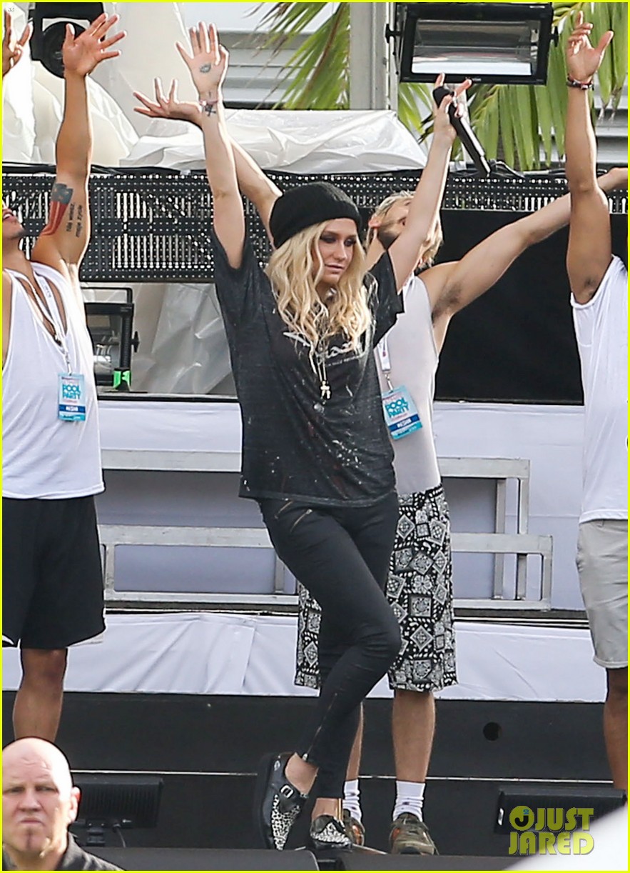 Ke$ha: iHeartRadio Ultimate Pool Party Concert Performer!: Photo ...