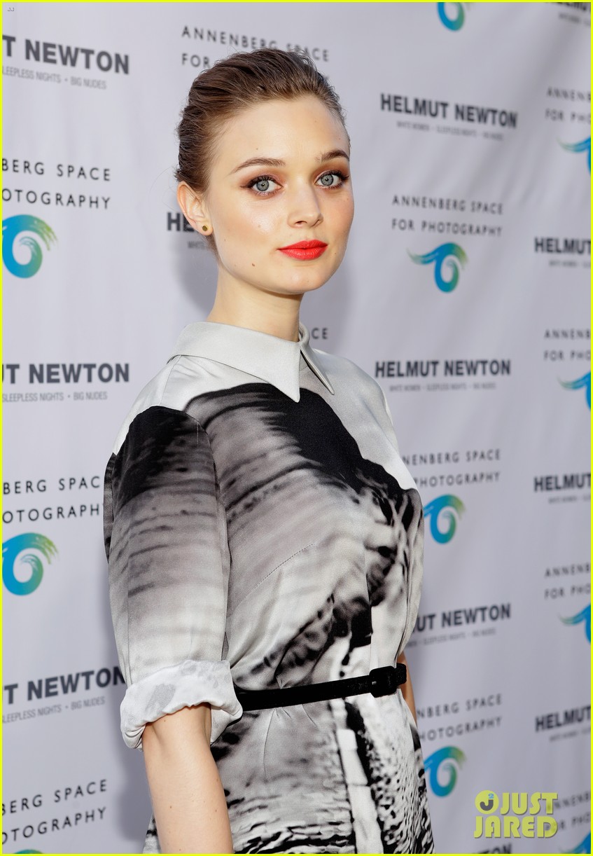 Rashida Jones & Mandy Moore: Helmut Newton Exhibit!: Photo 2899820 ...