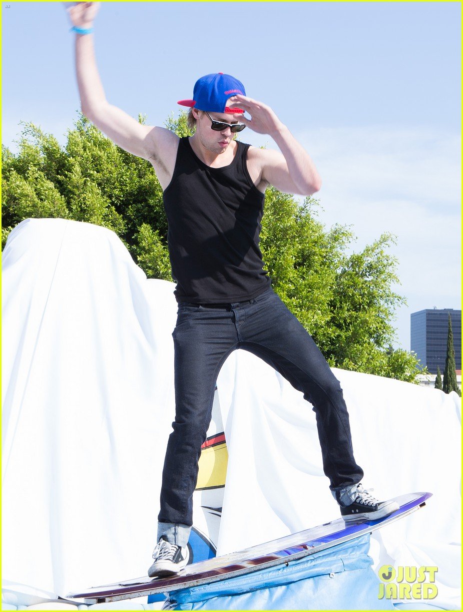 Chord Overstreet: Surfs Up at Just Jared's Summer Kick-Off Party with ...