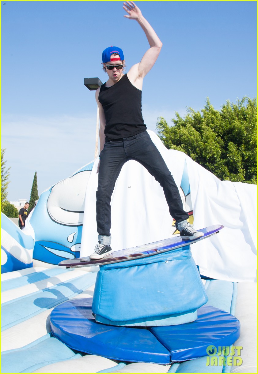 Chord Overstreet: Surfs Up at Just Jared's Summer Kick-Off Party with ...