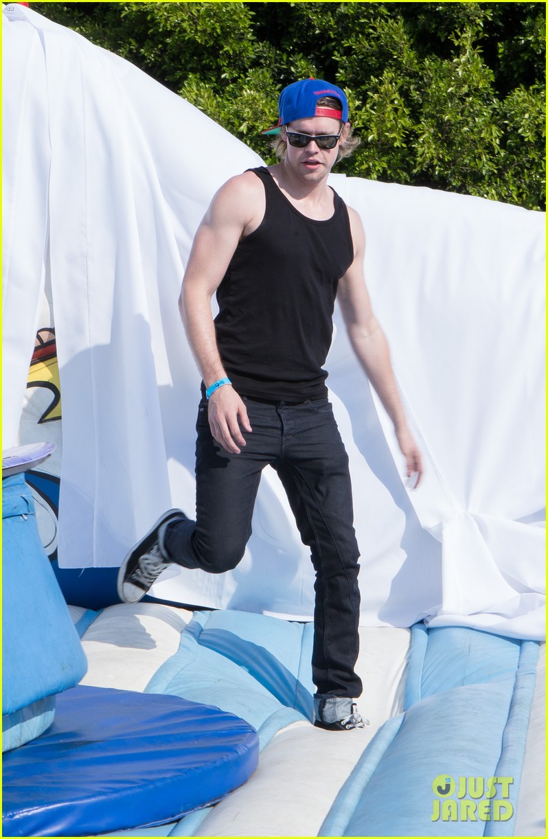 Chord Overstreet: Surfs Up at Just Jared's Summer Kick-Off Party with ...