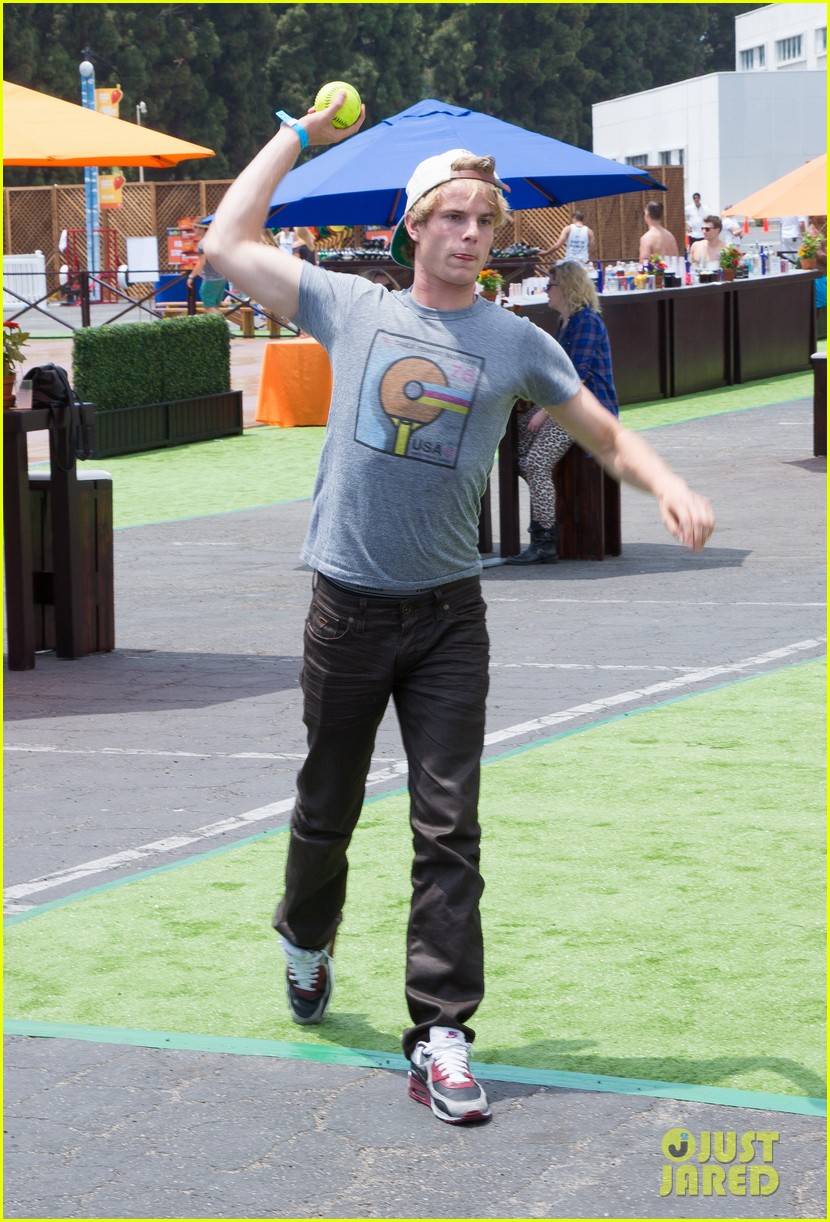 Chord Overstreet: Surfs Up at Just Jared's Summer Kick-Off Party with ...