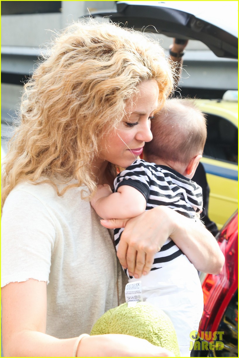 Shakira & Baby Milan Are 'Ready' for 'Voice' Season Six!: Photo 2895023 ...