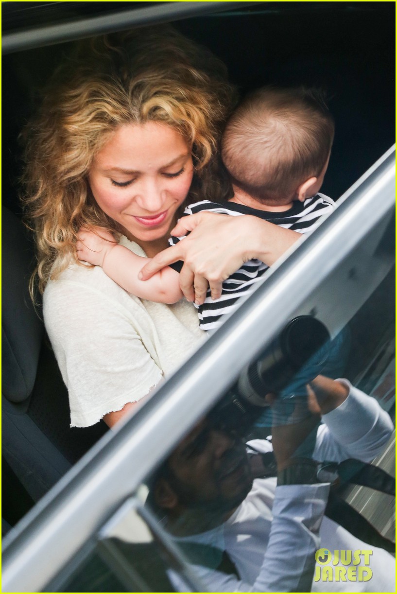 Shakira & Baby Milan Are 'Ready' for 'Voice' Season Six!: Photo 2895024 ...