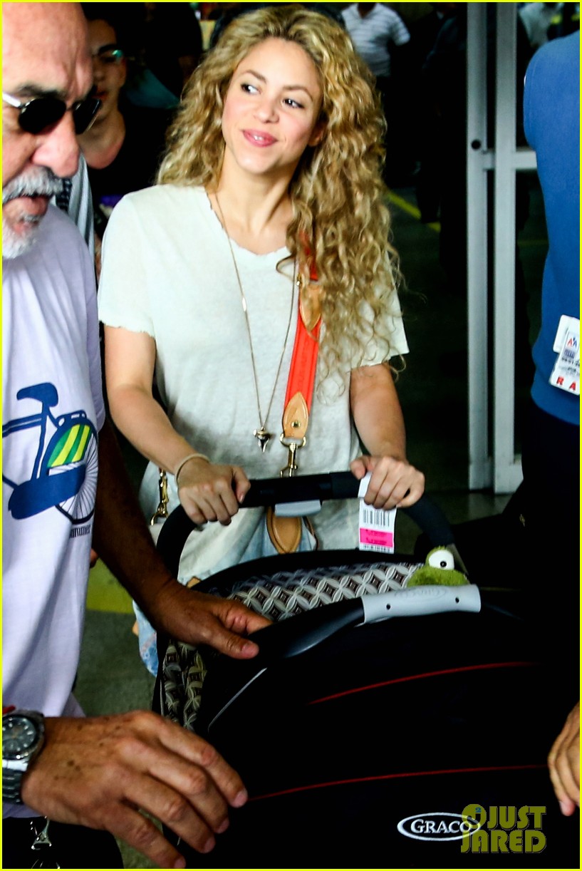 Shakira & Baby Milan Are 'Ready' for 'Voice' Season Six!: Photo 2895030 ...