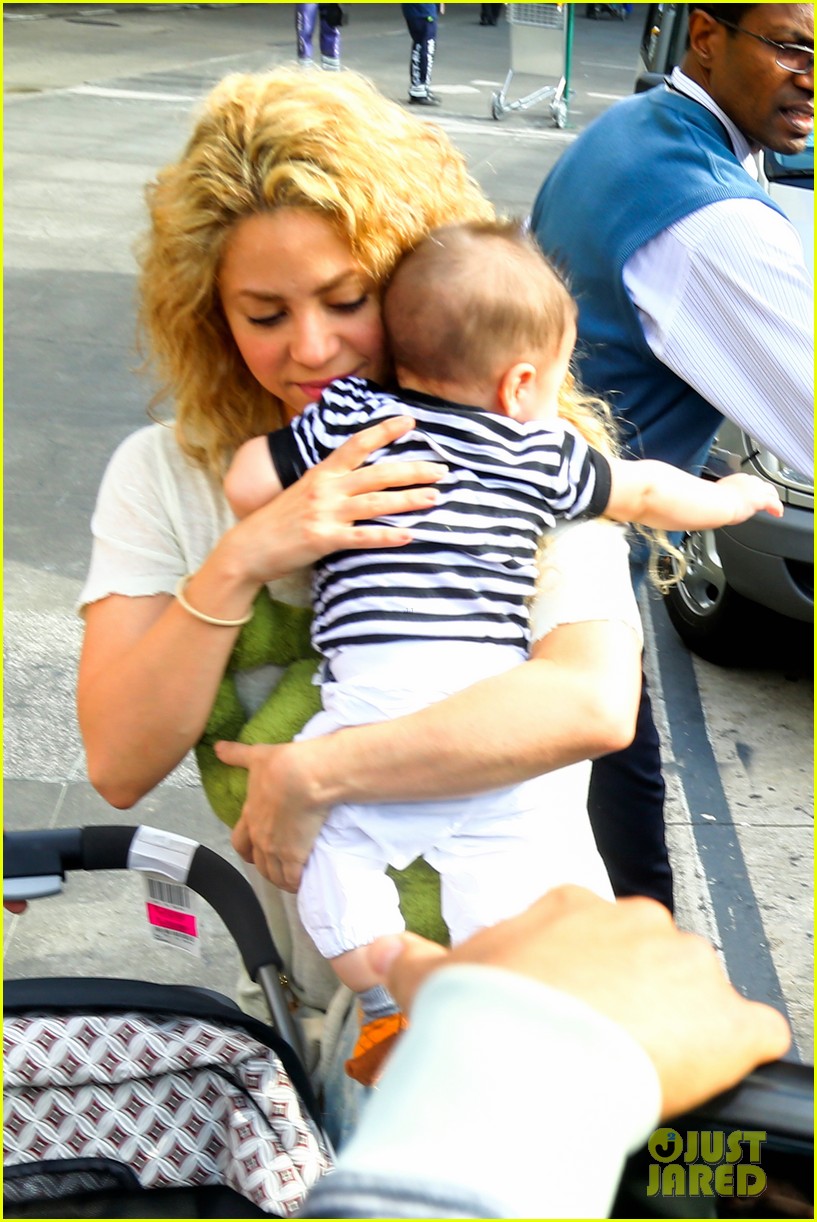 Shakira & Baby Milan Are 'Ready' for 'Voice' Season Six!: Photo 2895031 ...