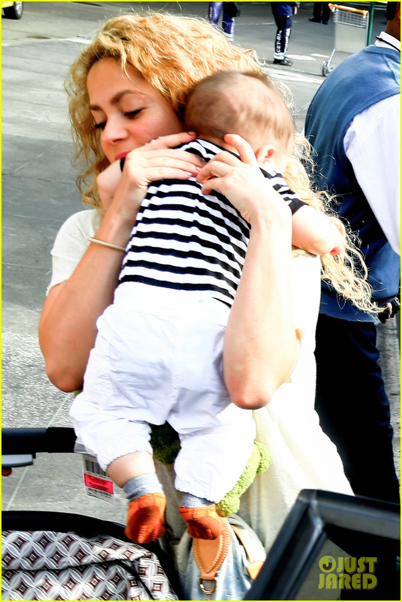 Shakira & Baby Milan Are 'Ready' for 'Voice' Season Six!: Photo 2895038 ...