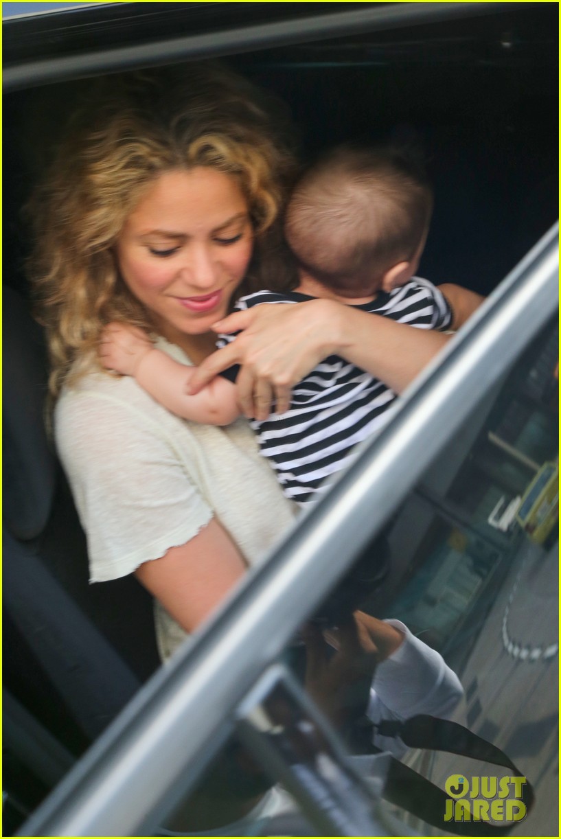 Shakira & Baby Milan Are 'Ready' for 'Voice' Season Six!: Photo 2895041 ...