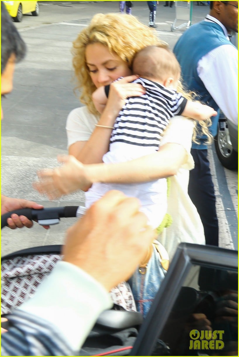 Shakira & Baby Milan Are 'Ready' for 'Voice' Season Six!: Photo 2895043 ...