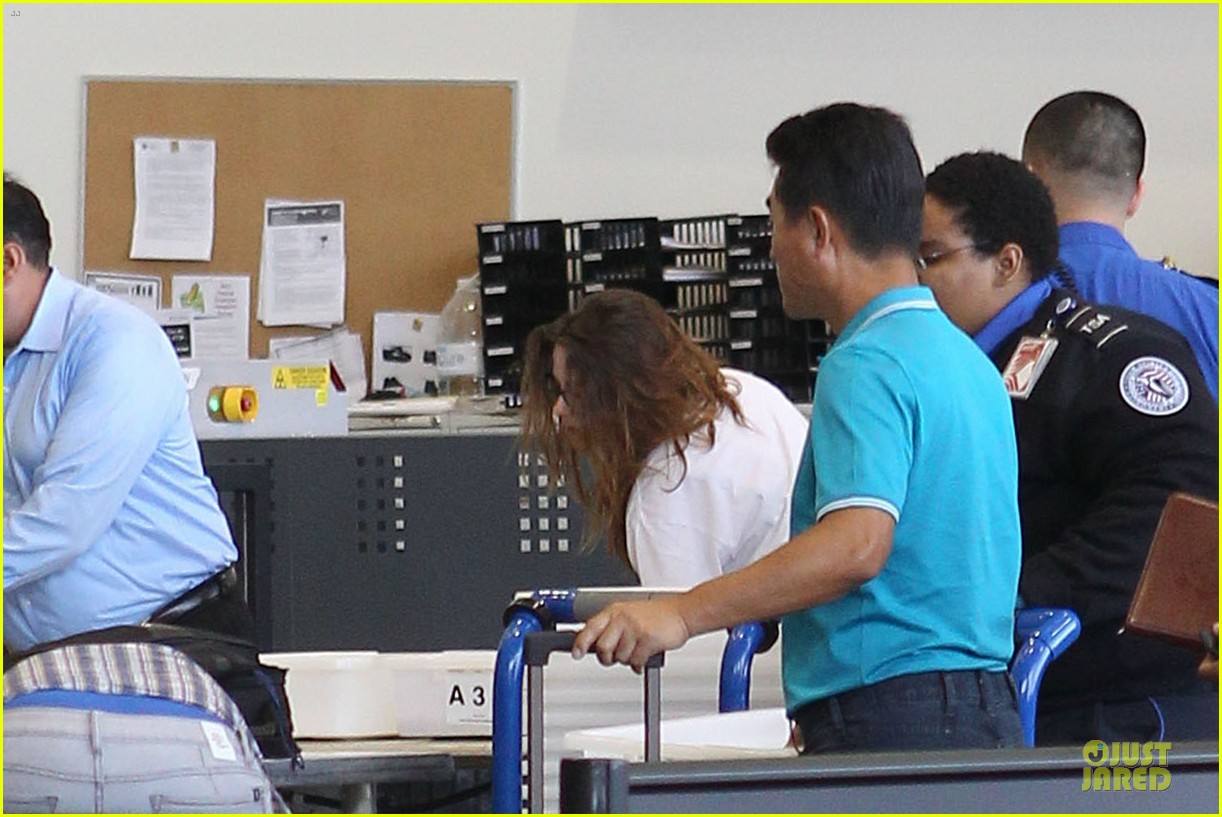 Kristen Stewart Departs LAX, Lands on Forbes' Actress List: Photo ...