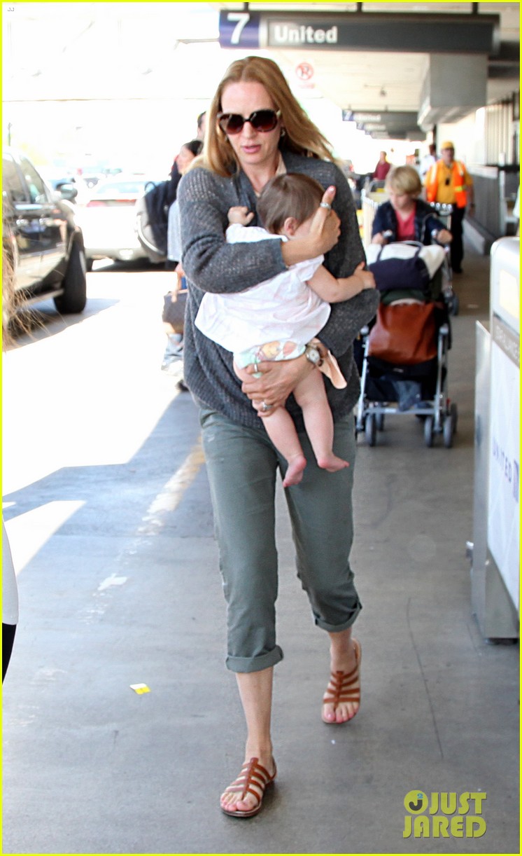 Uma Thurman: LAX Depature with Luna & Maya!: Photo 2892773 | Arpad ...