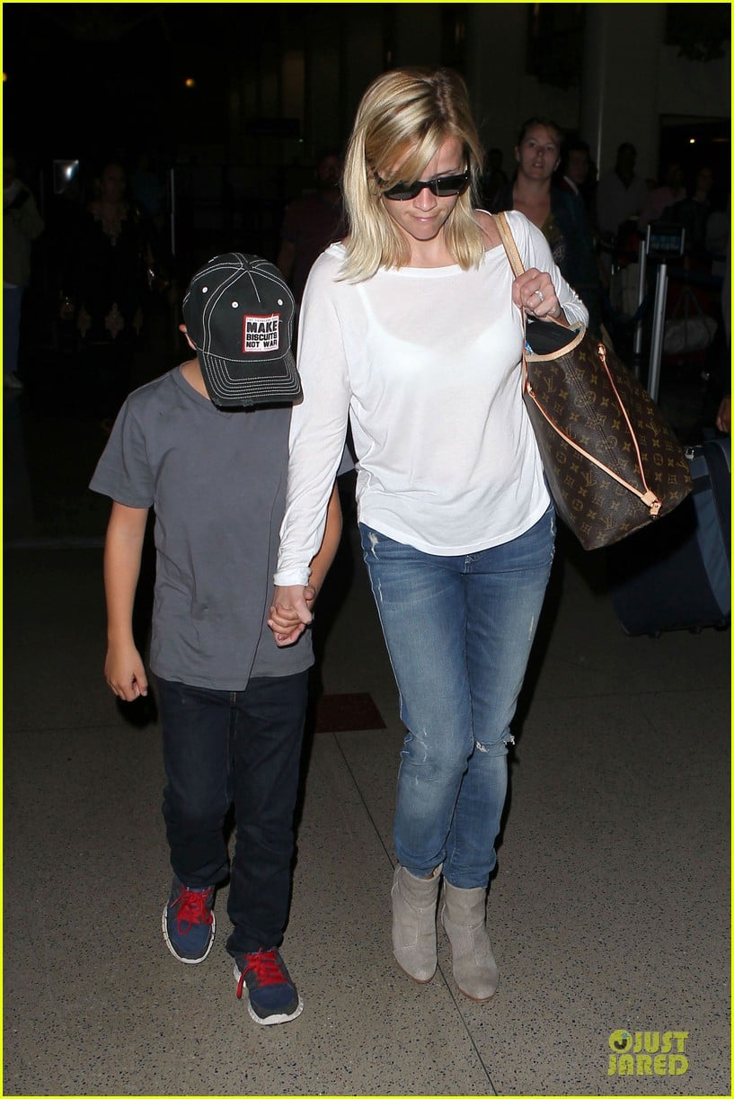 Reese Witherspoon & Deacon: LAX Landing After Father's Day!: Photo ...