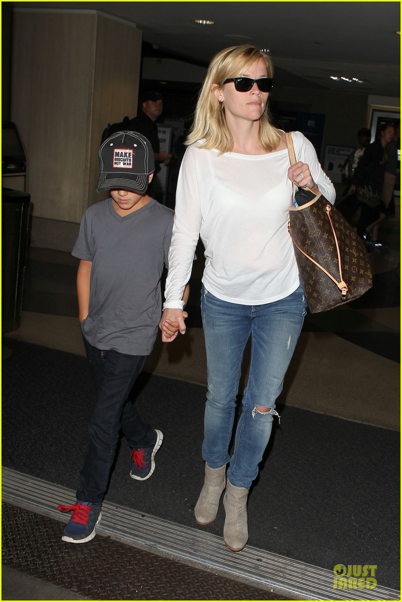 Reese Witherspoon & Deacon: LAX Landing After Father's Day!: Photo ...
