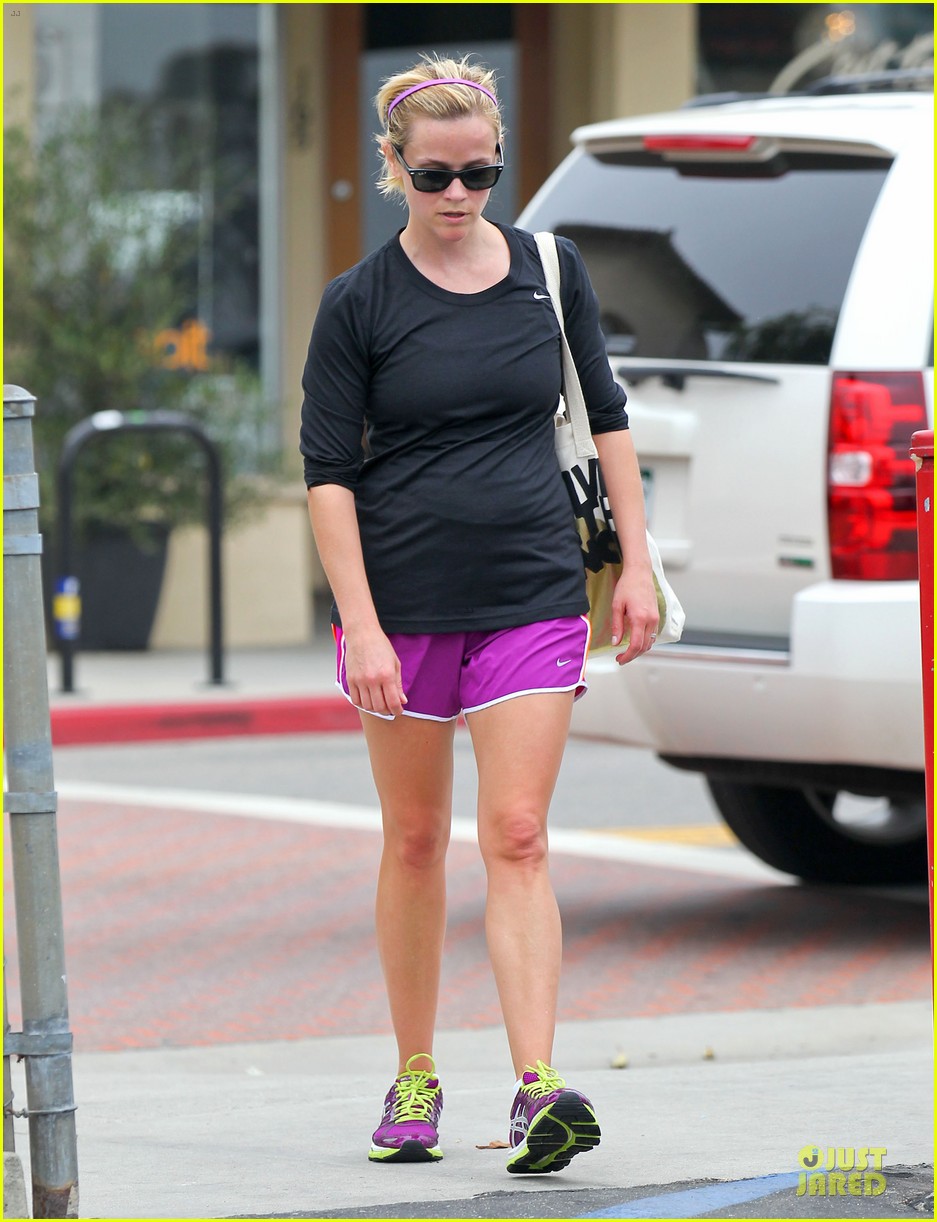 Reese Witherspoon: Friday Fun Workout With a Gal Pal!: Photo 2891436 ...