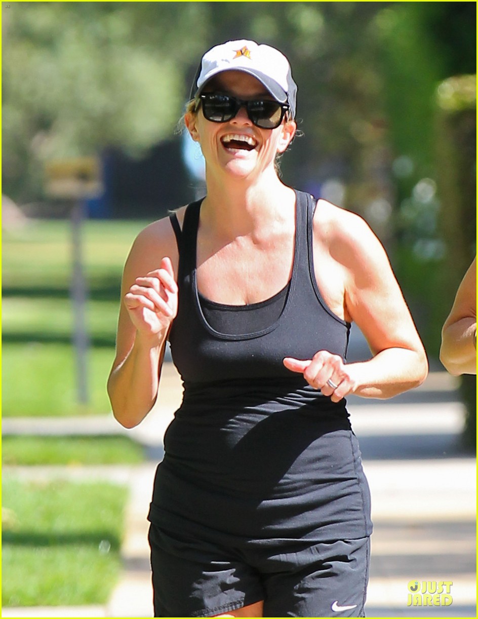 Reese Witherspoon: Smiling Star Workout!: Photo 2893886 | Celebrity ...